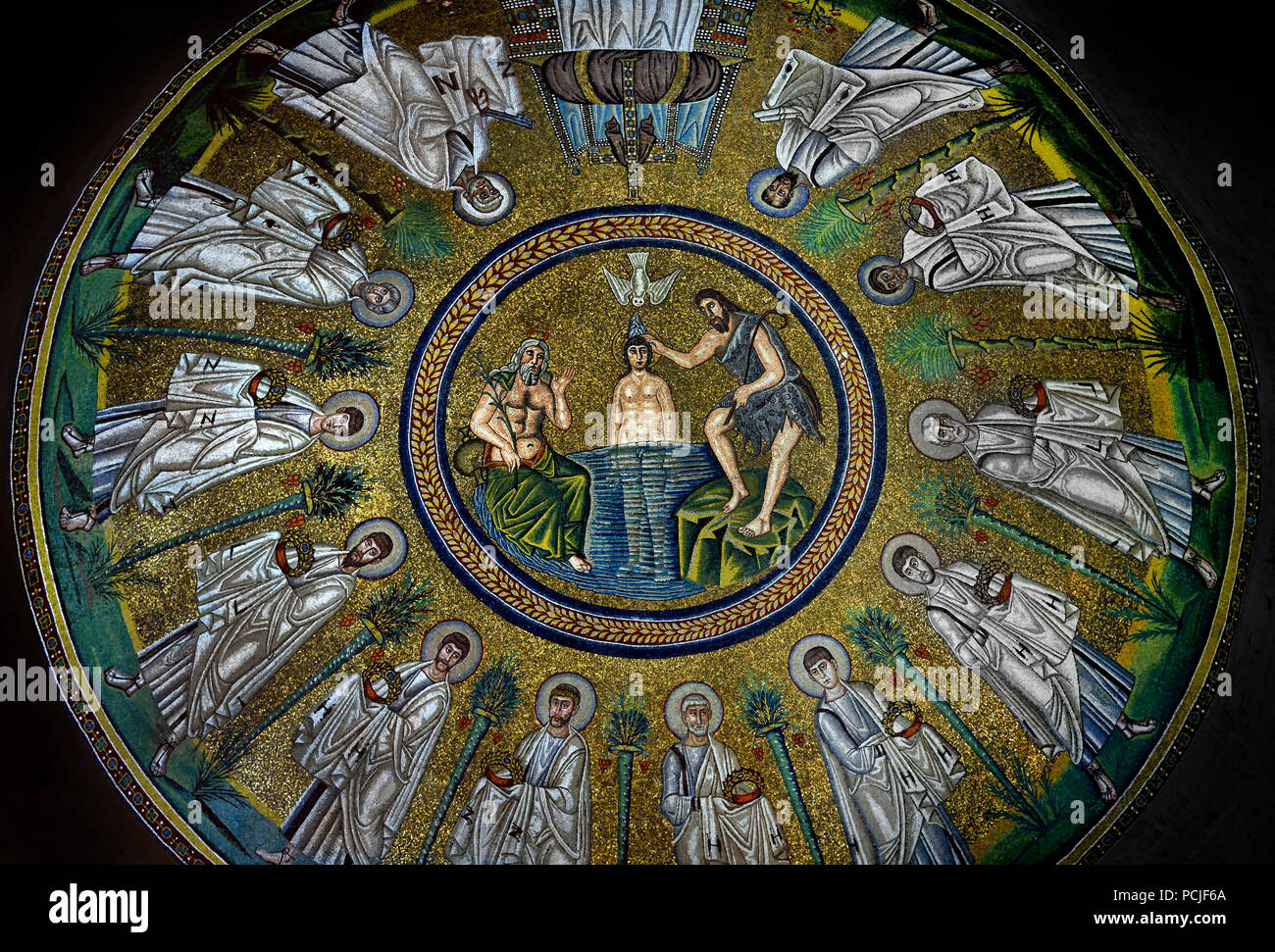 Baptême de Jésus par Saint Jean Baptiste dans le baptême de Jésus le ...