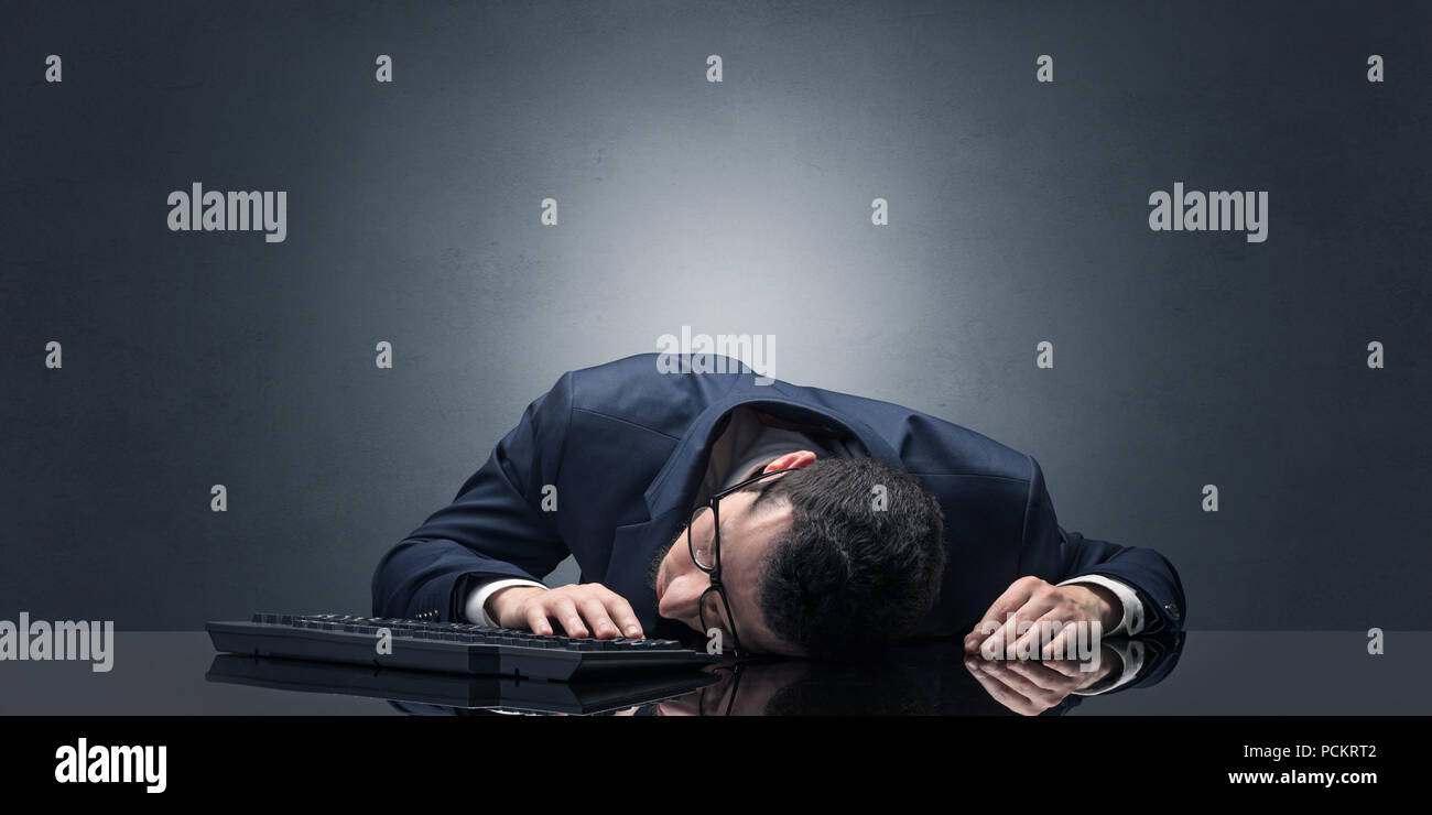 Endormi Au Travail Banque d'image et photos - Alamy