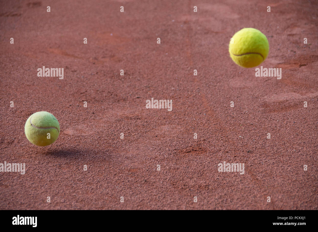 Balle de tennis qui rebondi Banque de photographies et d’images à haute ...