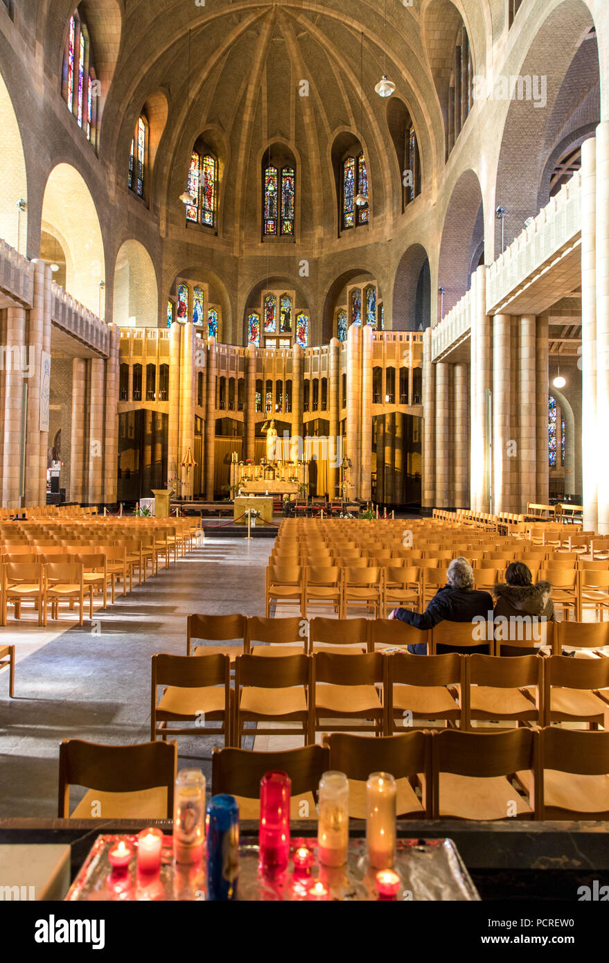 Intérieur de la basilique du sacré coeur Banque de photographies et d ...