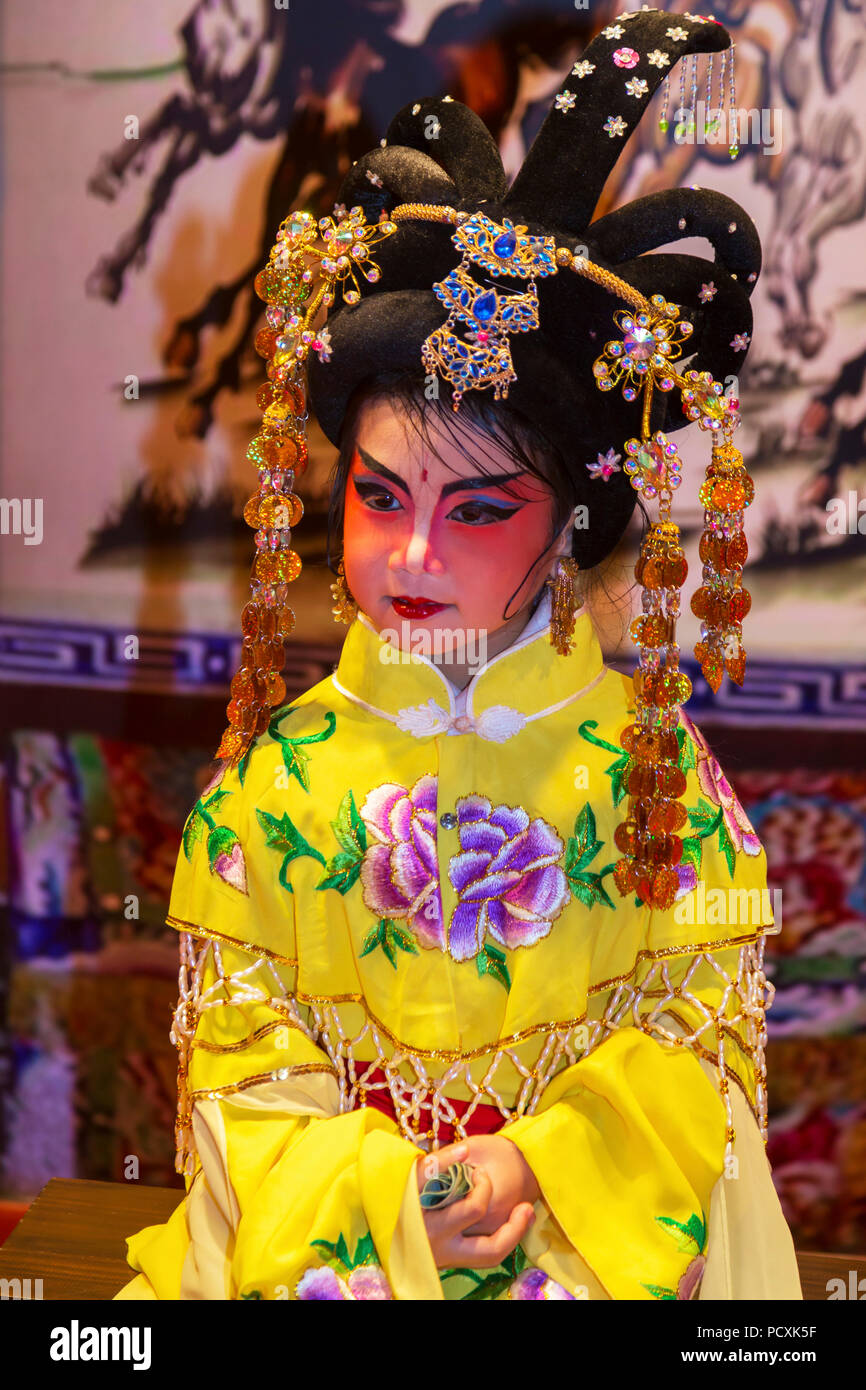 Costume chinois Banque de photographies et d’images à haute résolution ...