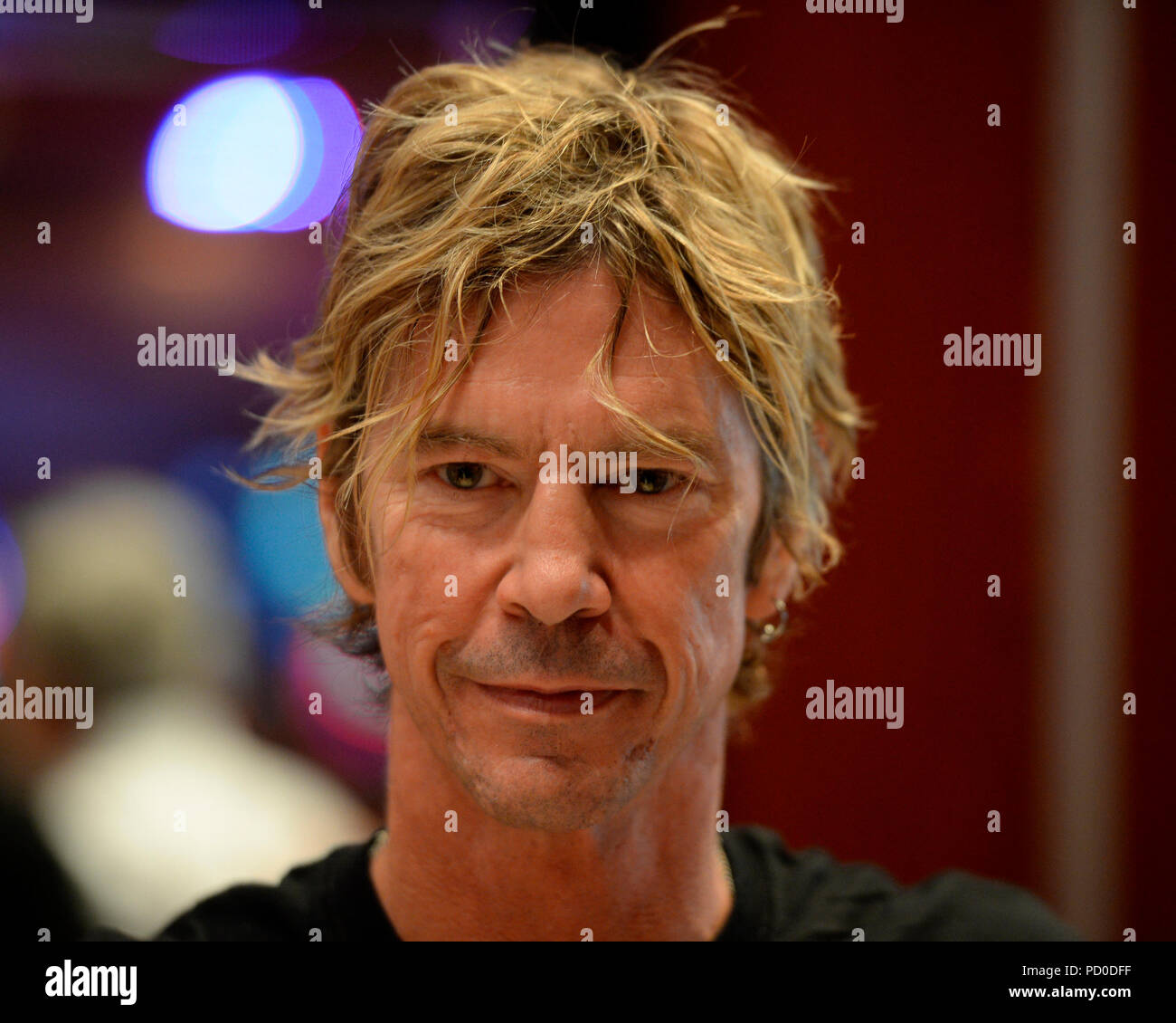 HOLLYWOOD FL - 15 MAI : Duff McKagan signe des exemplaires de son livre ...
