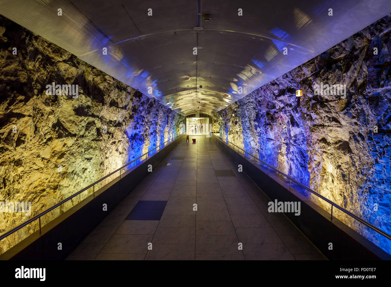 Passage souterrain sous l'élévateur à Monaco, la composition du point ...