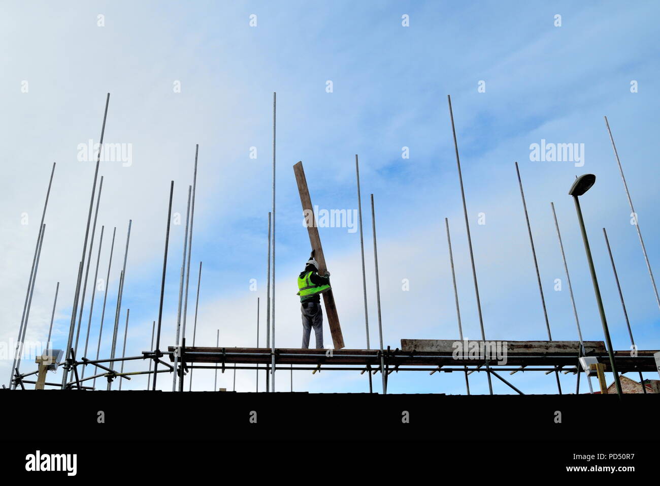 Tenir des poteaux Banque de photographies et d’images à haute résolution - Alamy