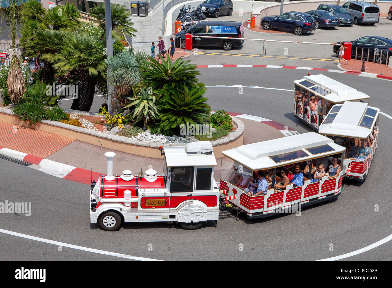Monaco petit train tours sur le circuit de Monaco et l'entrée de la rue ...
