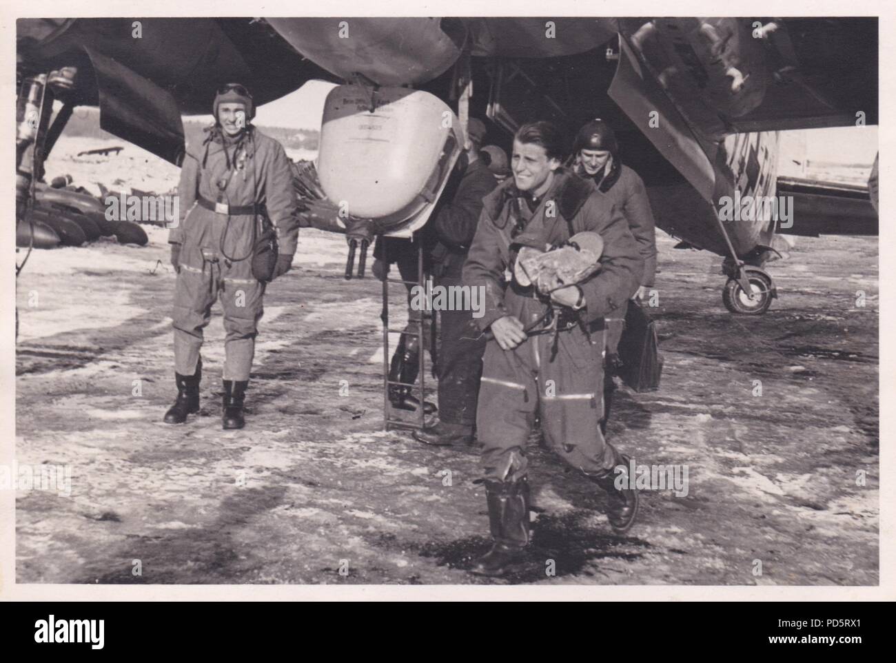 In the cockpit of his junkers ju 88 bomber Banque de photographies et d ...