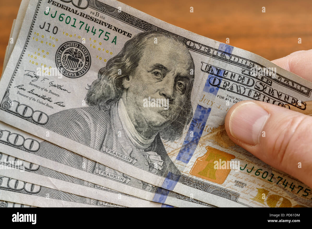 Argent en main Banque de photographies et d’images à haute résolution ...