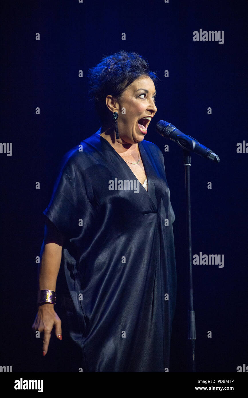 Ria jones Banque de photographies et d’images à haute résolution - Alamy