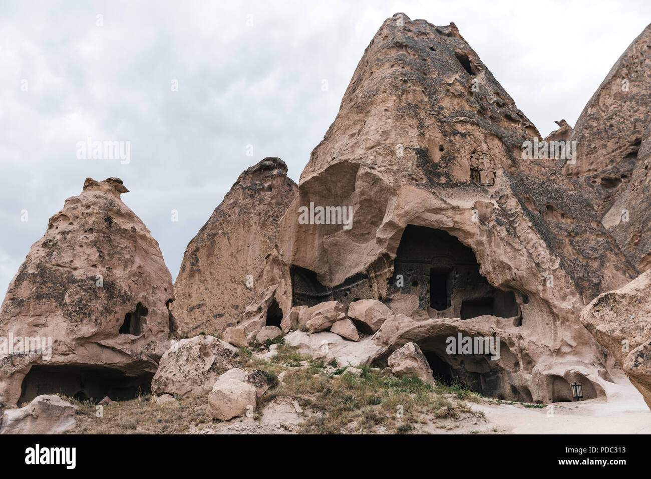 Grottes majestueuses dans du calcaire à célèbre Cappadoce, Turquie ...