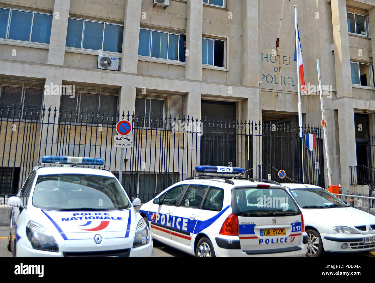 Police marseille Banque de photographies et d’images à haute résolution ...