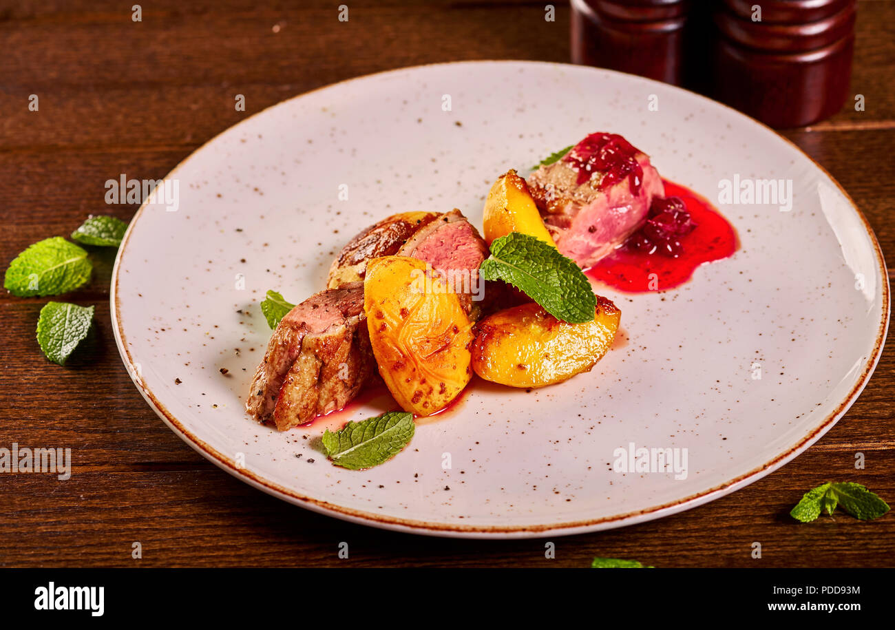 Viande juteuse Banque de photographies et d’images à haute résolution ...