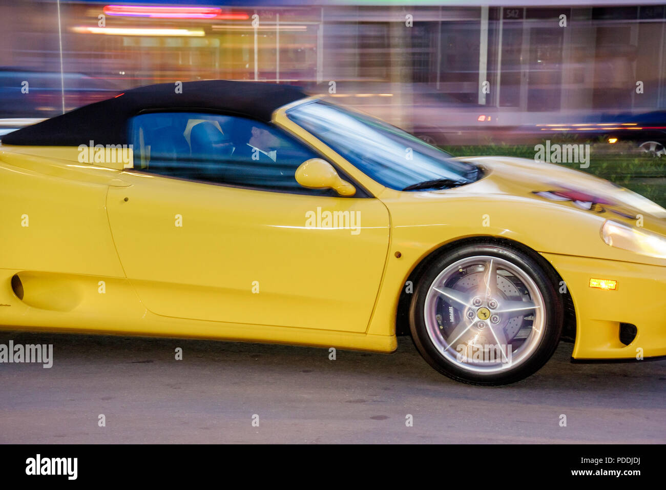 Ferrari Jaune Banque d'image et photos - Alamy