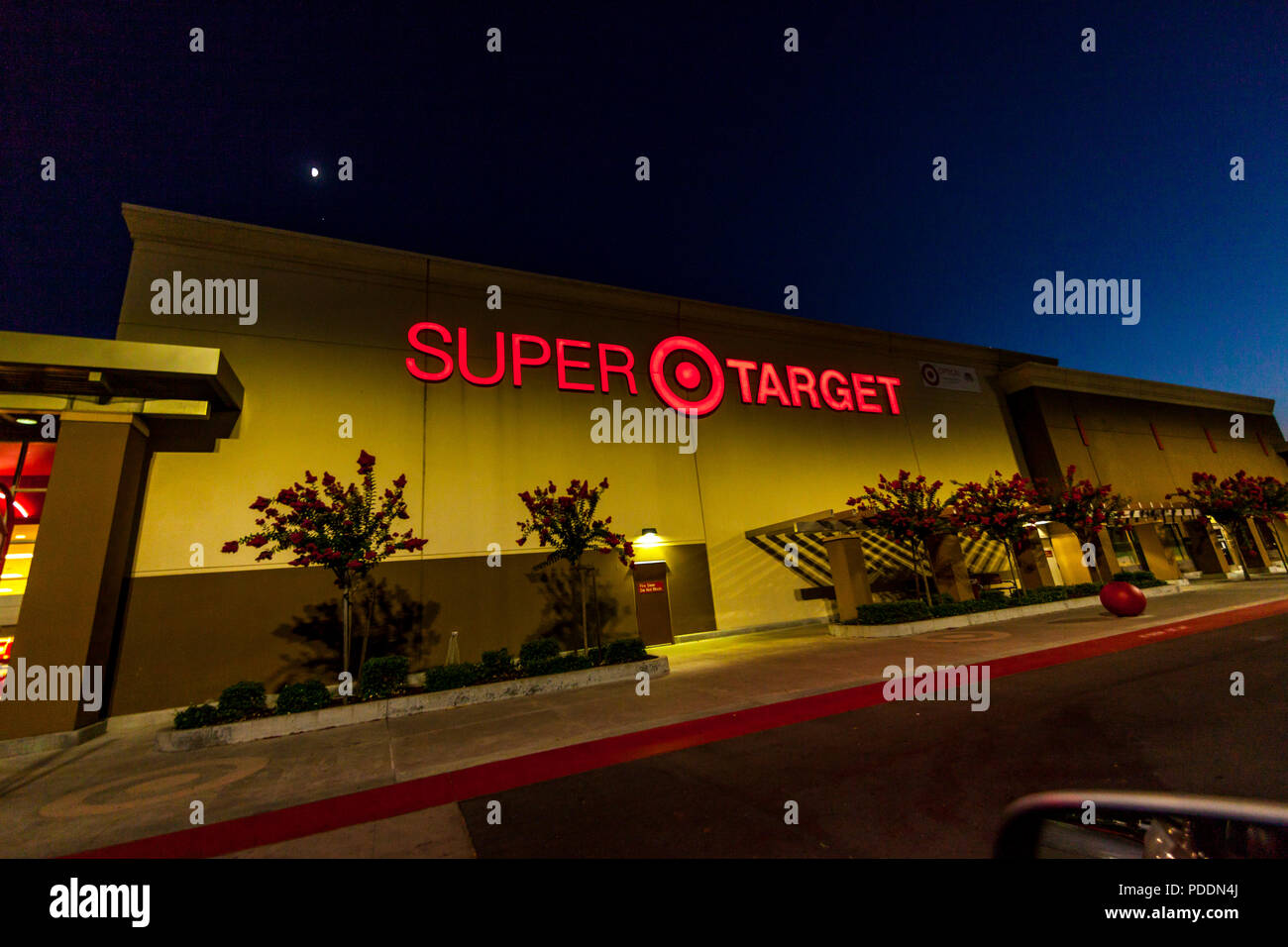 Super target logo Banque de photographies et d’images à haute ...