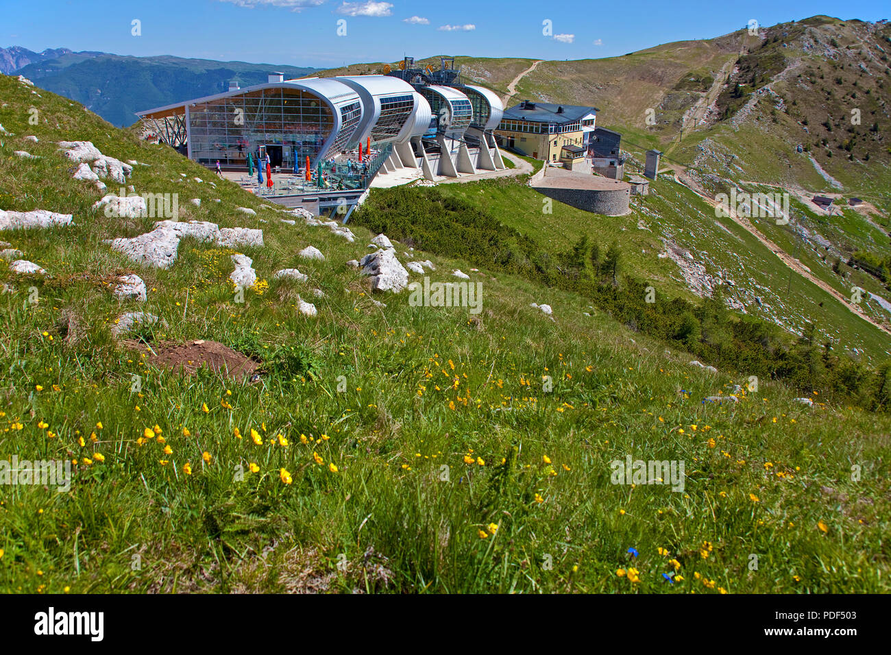 Station du téléphérique sur le massif du Monte Baldo, Malcesine ...