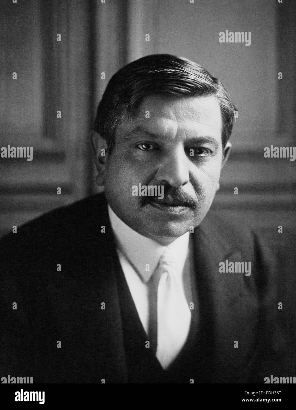 Pierre laval Banque de photographies et d’images à haute résolution - Alamy