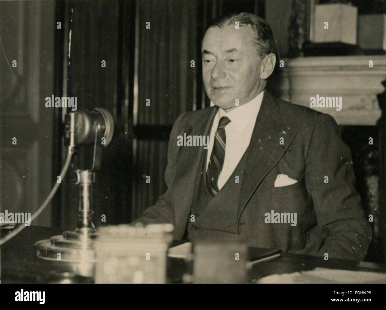 Paul reynaud Banque de photographies et d’images à haute résolution - Alamy