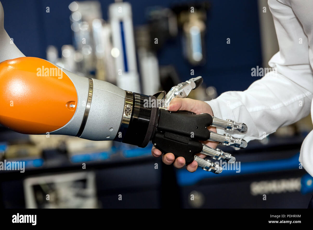 Collaboration homme machine Banque de photographies et d’images à haute ...