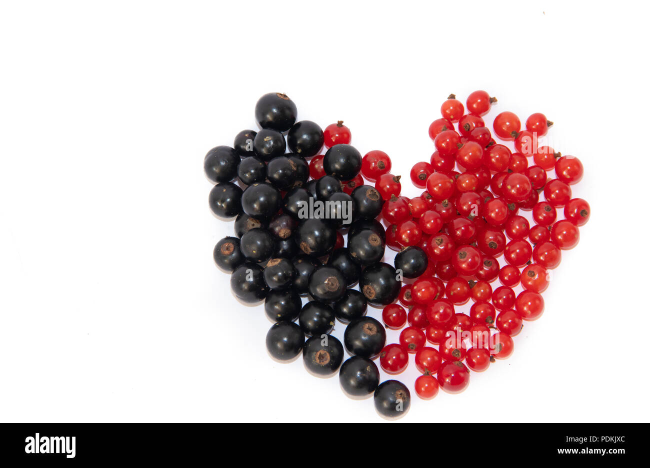Et groseilles isolé sur fond blanc. Fruits rouges sur un fond blanc ...