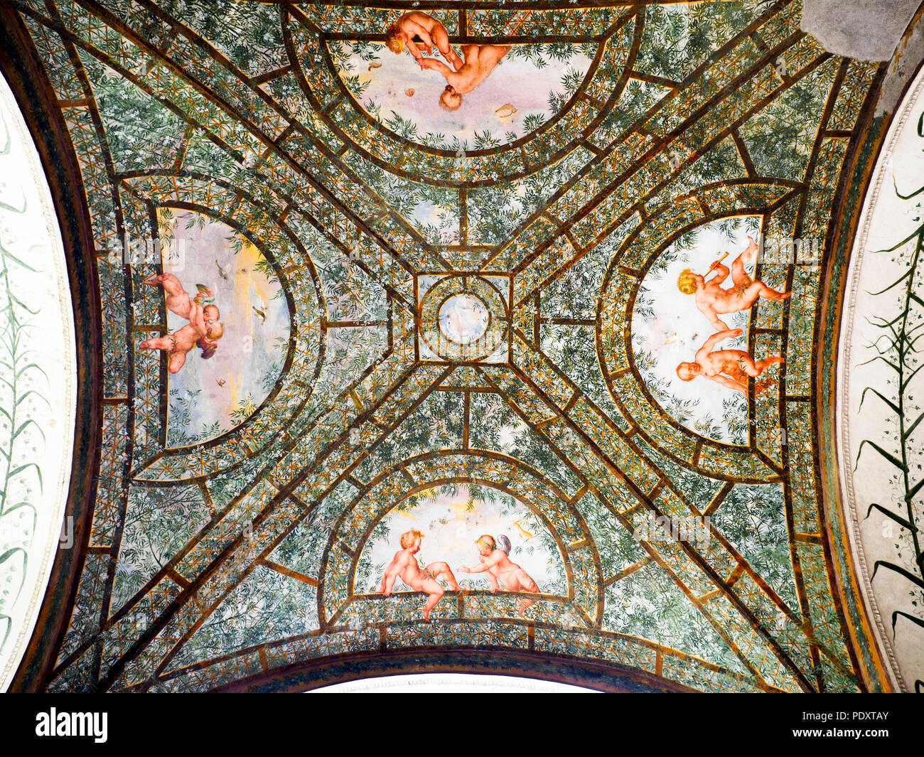 Plafond fresque de la cour Banque de photographies et d’images à haute ...
