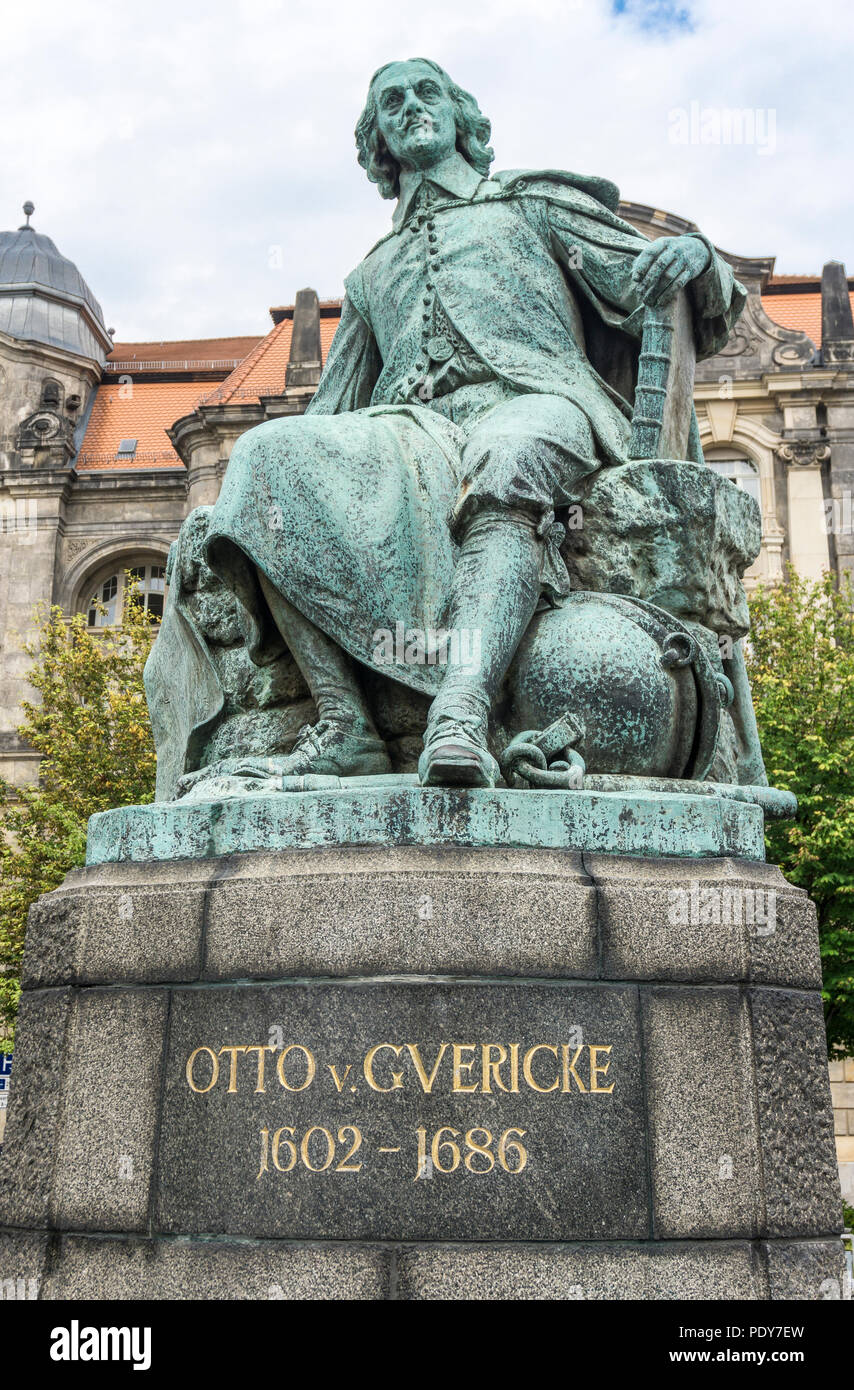 Otto von guericke monument Banque de photographies et d’images à haute résolution - Alamy