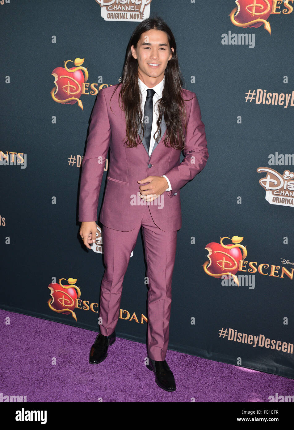 Nom du fichier {} de base lors de la première de Disney's 'Descendants ...