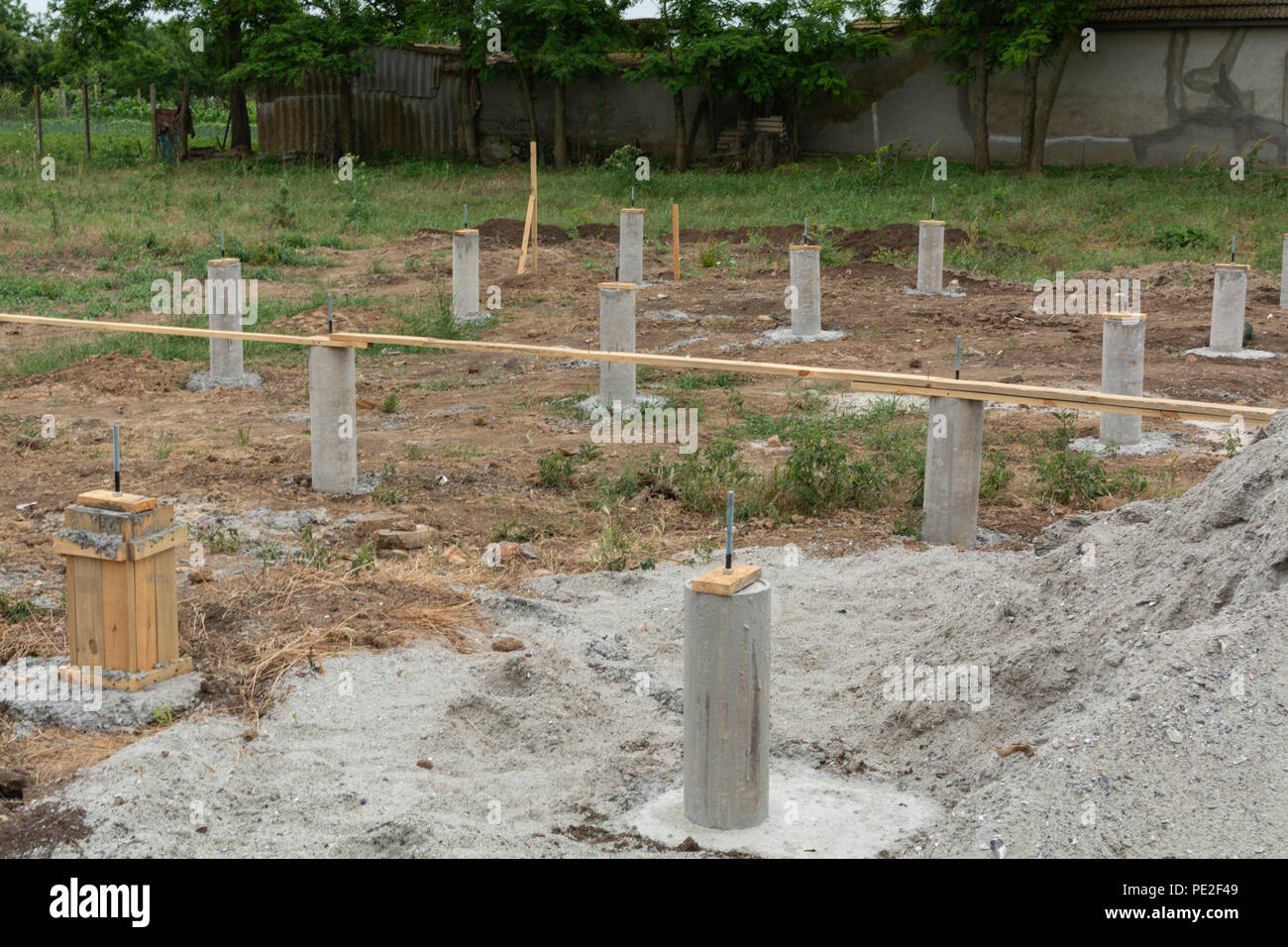 Fondation sur pieux Banque de photographies et d’images à haute ...