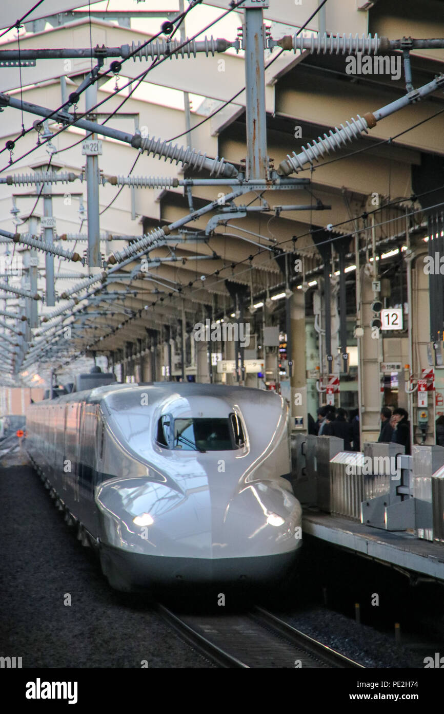 Japanese n700 shinkansen train Banque de photographies et d’images à ...