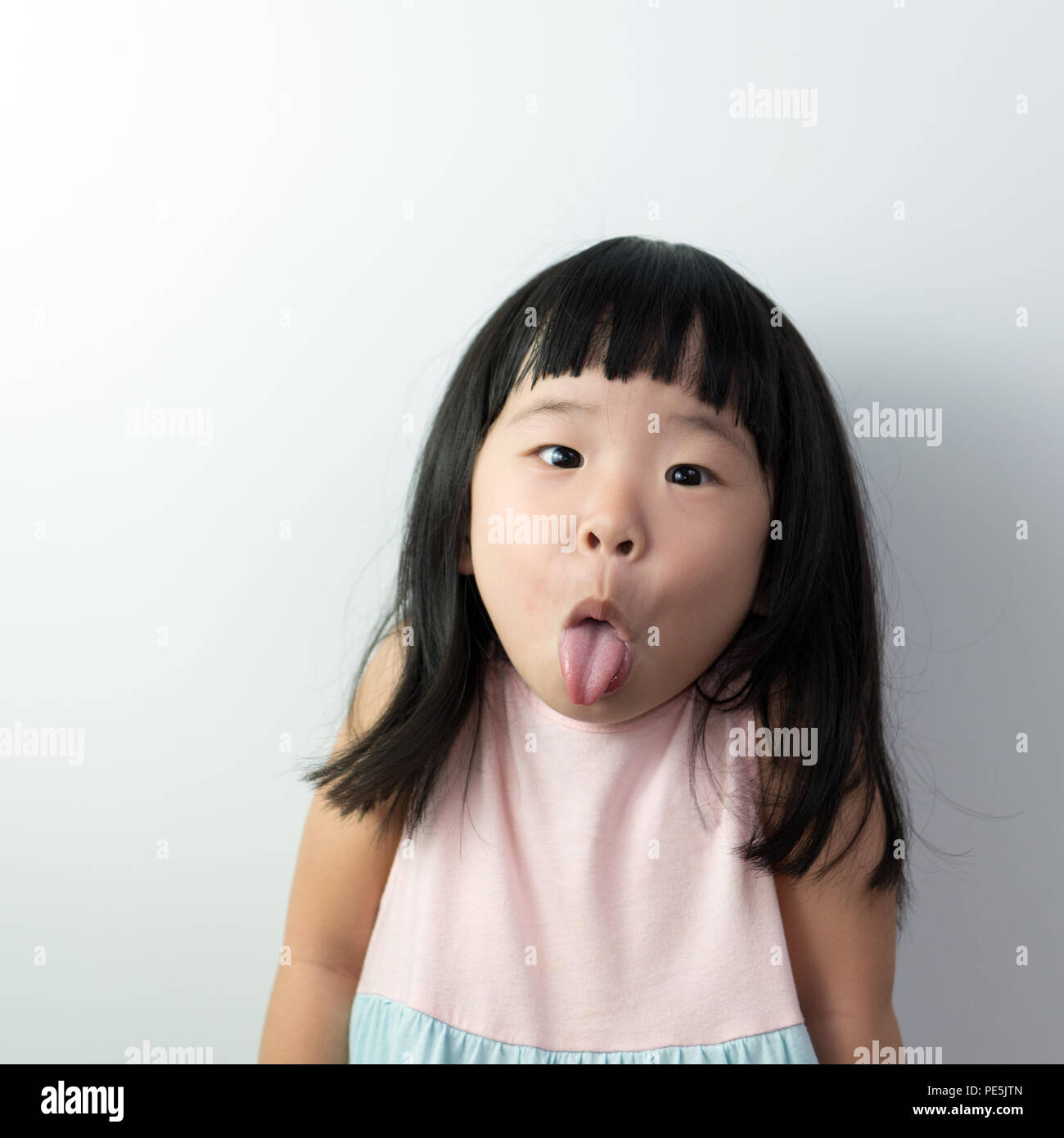 Visage souriant avec la bouche ouverte Banque de photographies et d ...