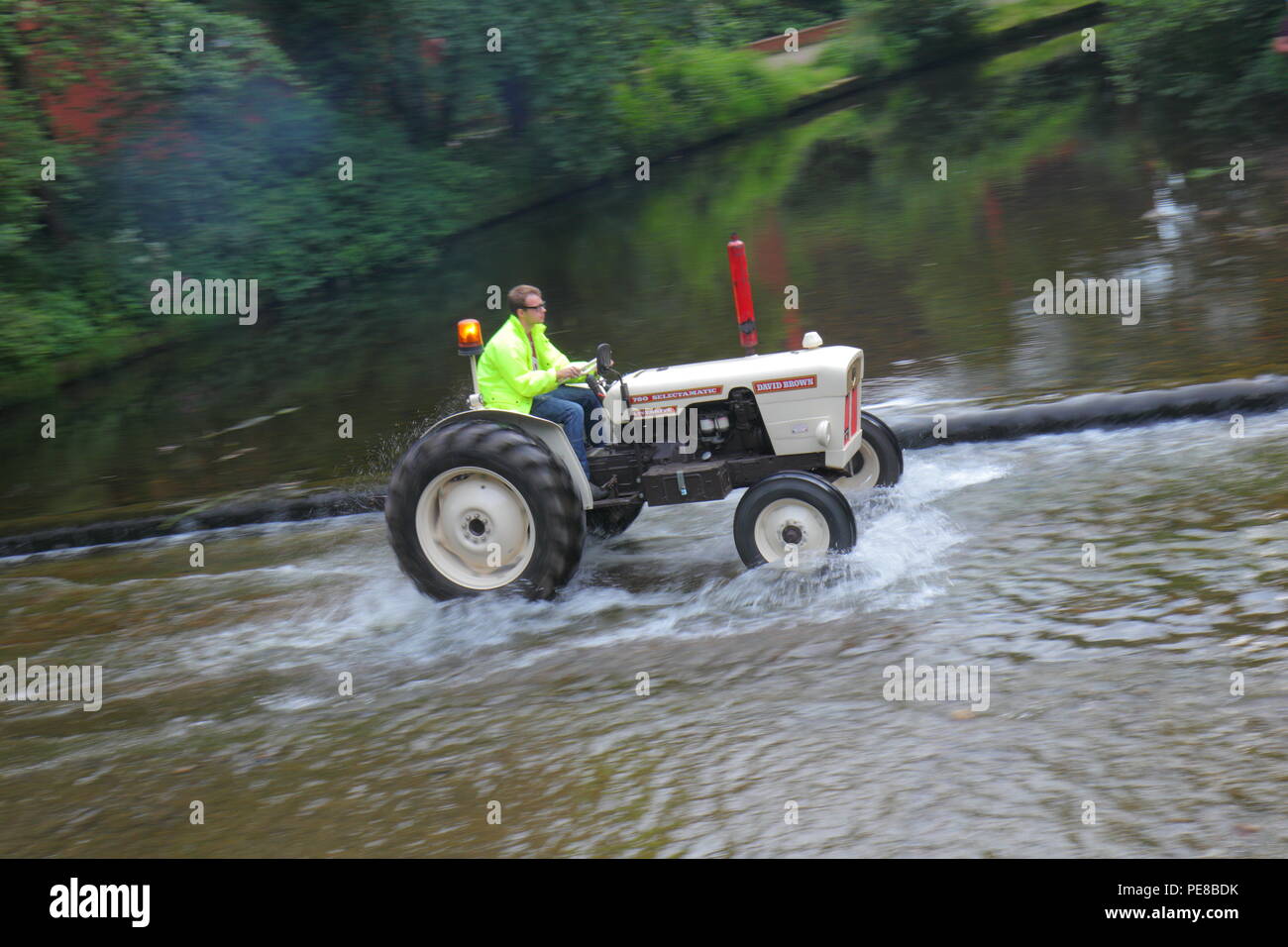 Le tracteur tourner qui voit les tracteurs et autres véhicules ...