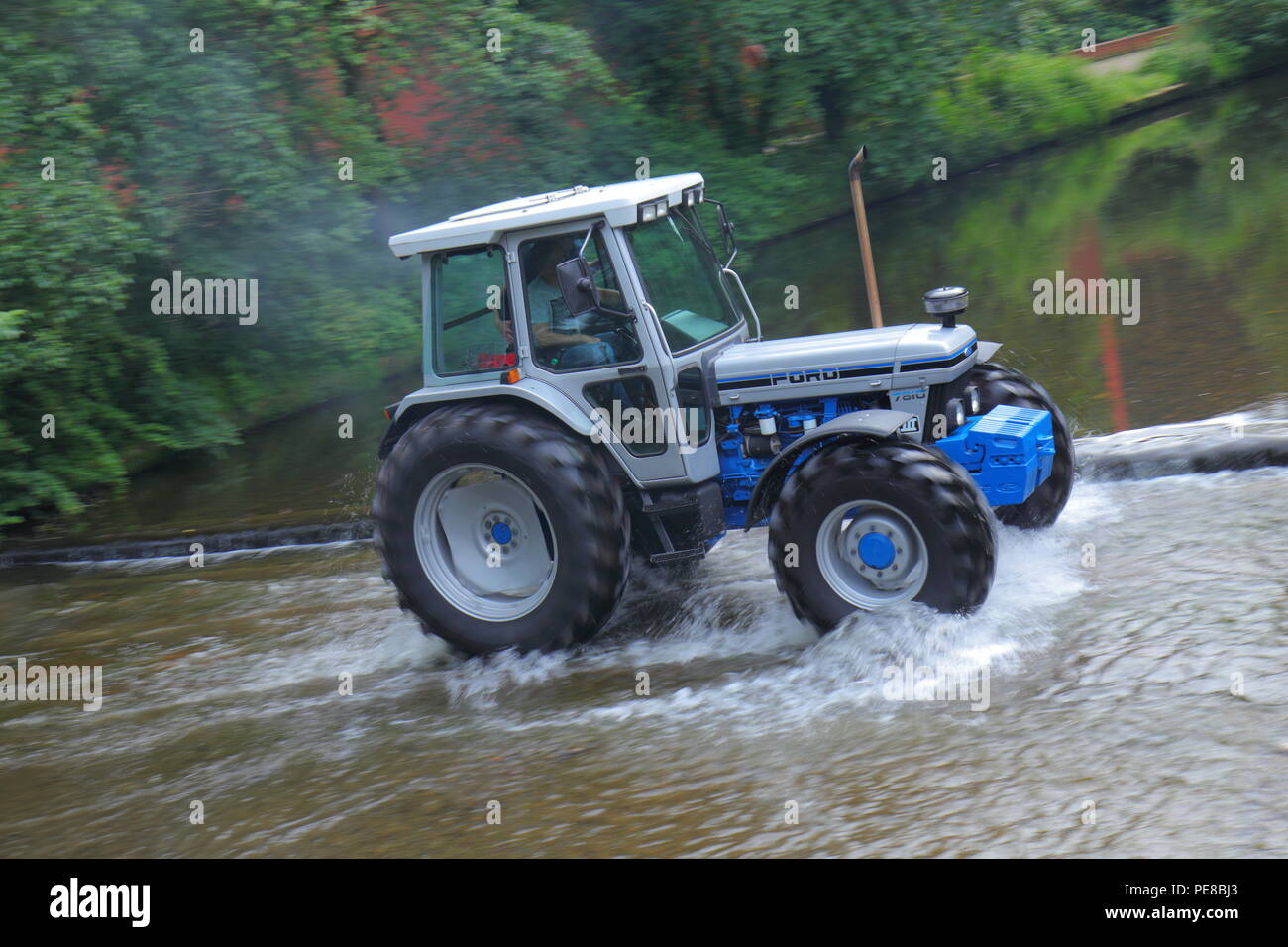 Le tracteur tourner qui voit les tracteurs et autres véhicules ...