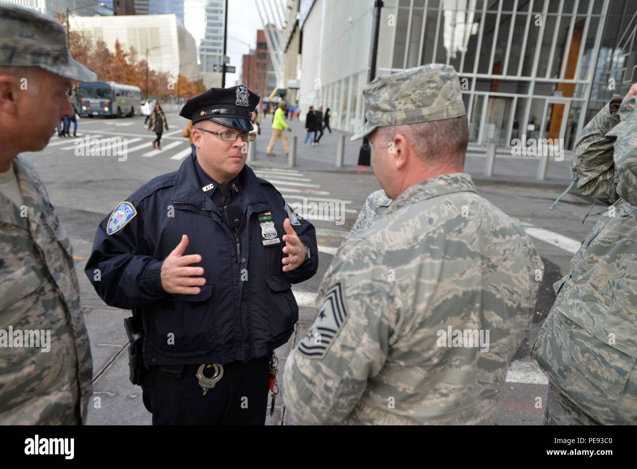Port authority police officer Banque de photographies et d’images à ...