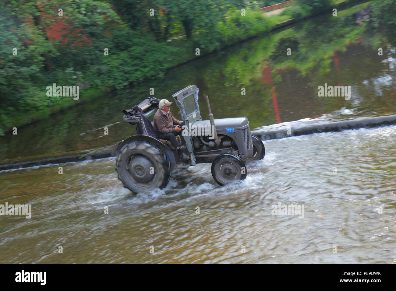 Le tracteur tourner qui voit les tracteurs et autres véhicules ...