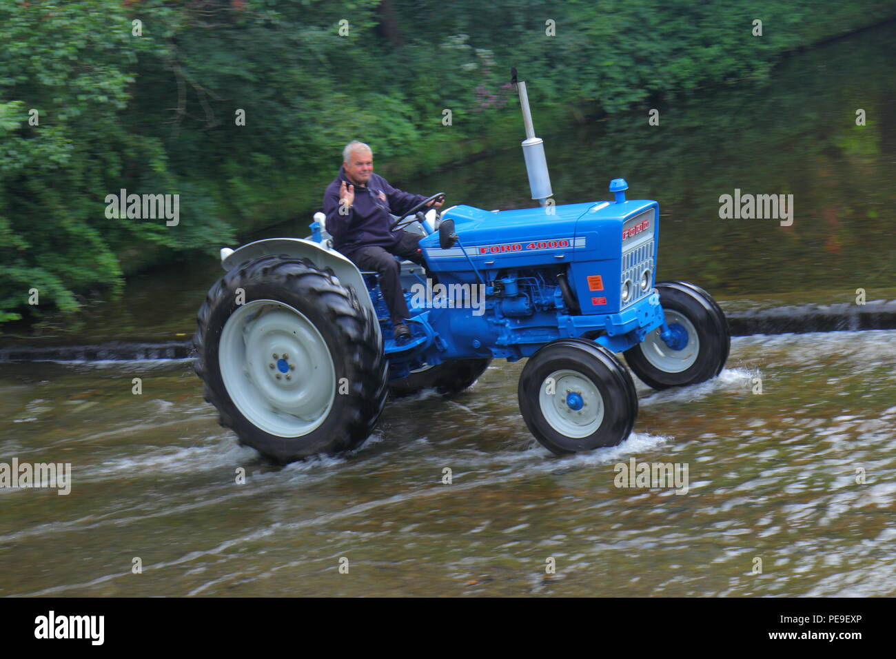 Le tracteur tourner qui voit les tracteurs et autres véhicules ...