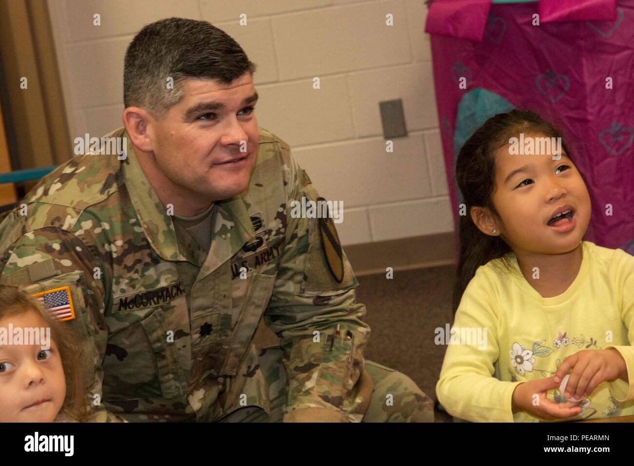 Le lieutenant-colonel Ryan McCormack, commandant du 2e Bataillon, 82e ...