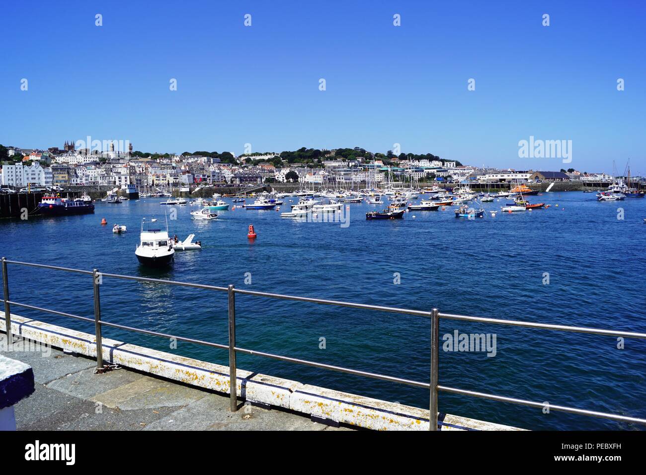 St peter port is the capital of guernsey Banque de photographies et d ...