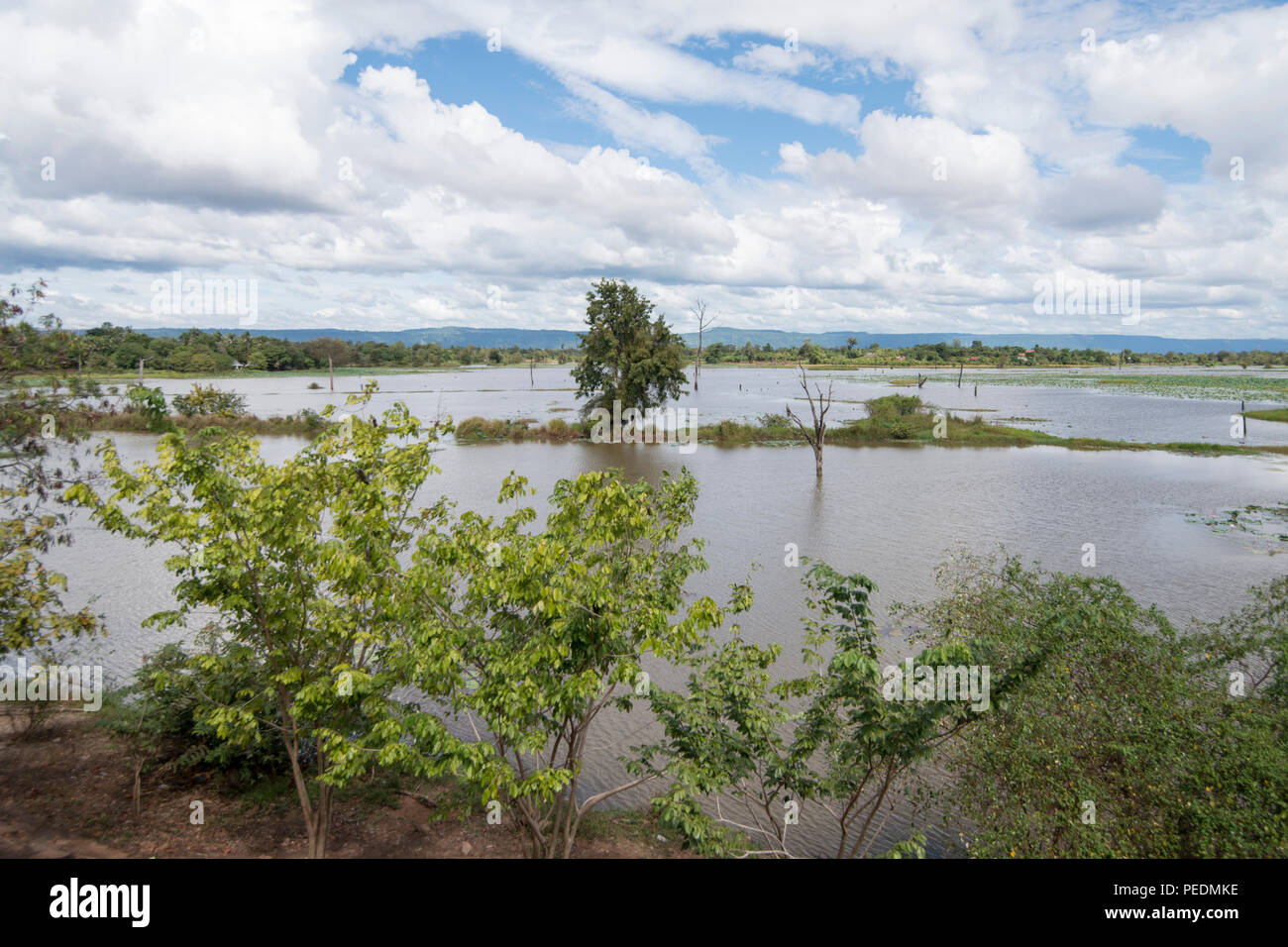 Ta Mok le lac à la ville d'Anlong Veng dans la province d'Oddar ...