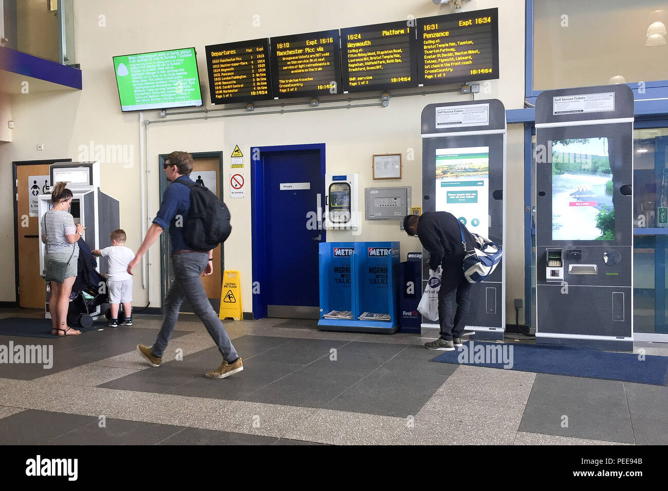Distributeurs de billets Banque de photographies et d’images à haute ...