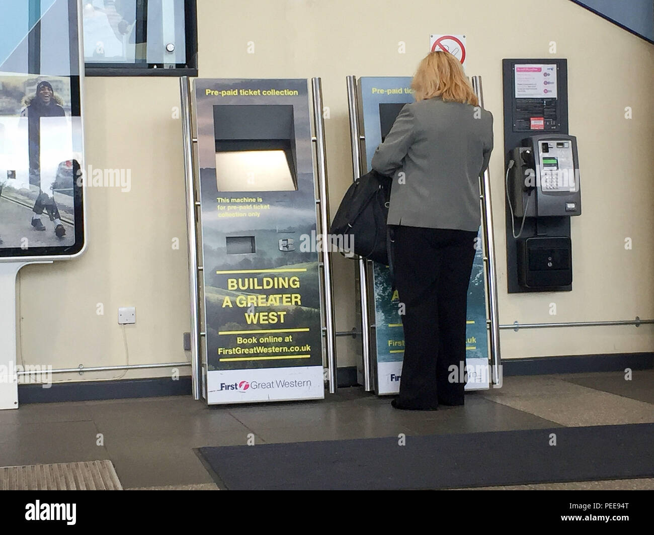Rail ticket machine Banque de photographies et d’images à haute ...