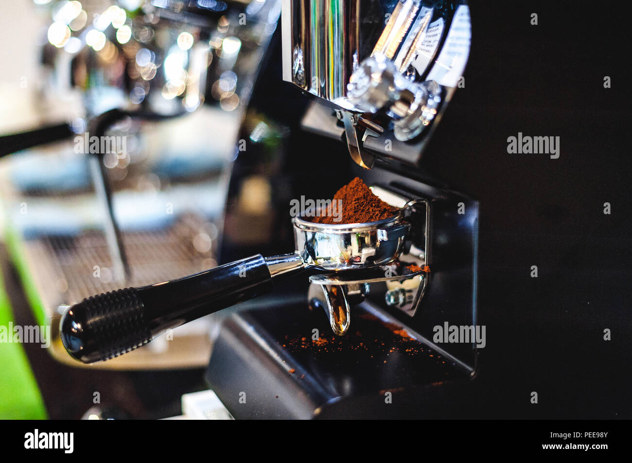 Machine à café électrique professionnel pour prendre une boisson revigorante, équipements pour ...