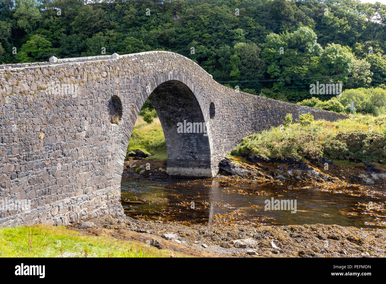 Pont en pierre d'ardoise Banque de photographies et d’images à haute ...