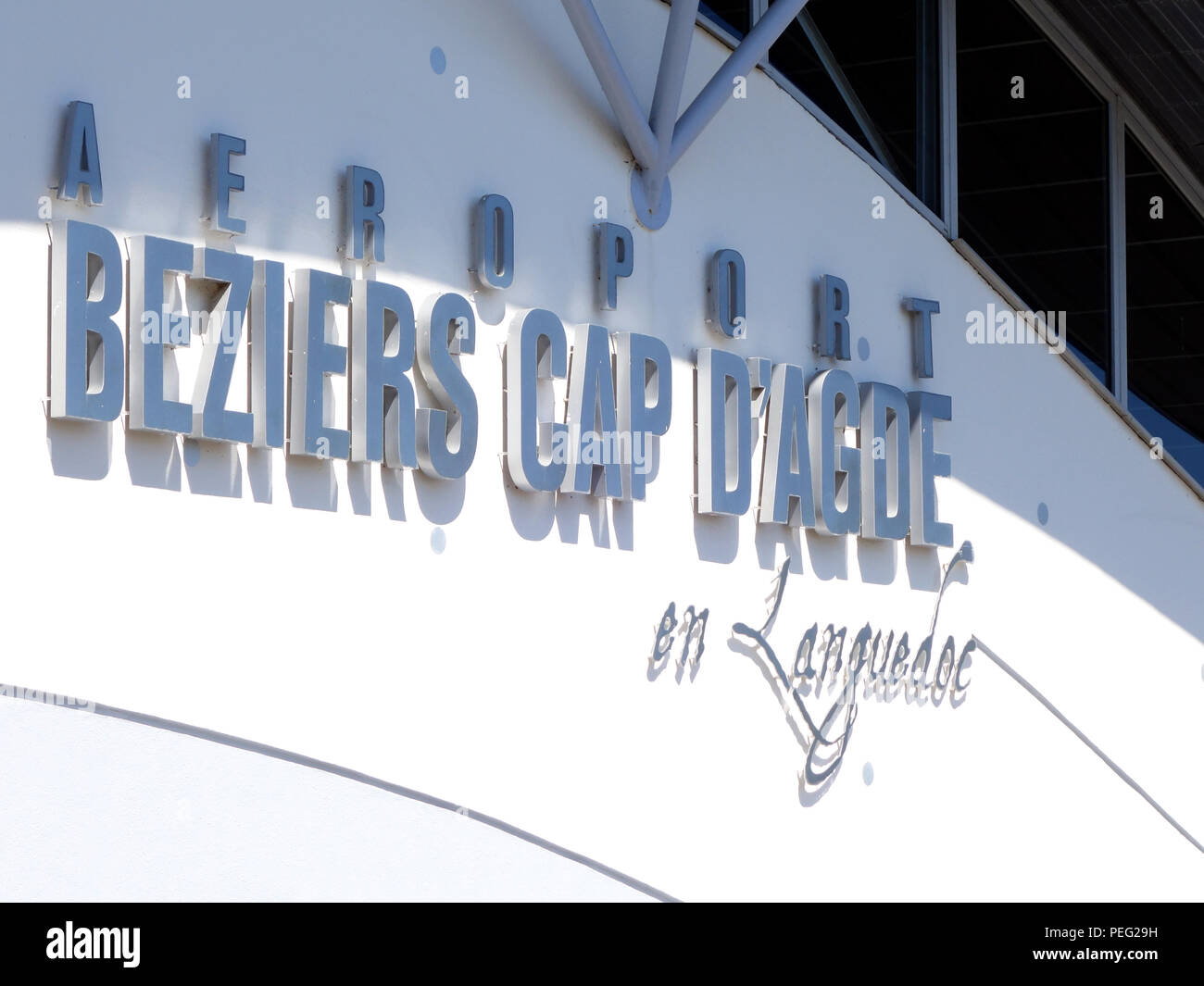 Photos d'extérieur de l'aéroport de Béziers-Cap d'Agde, France Photo ...