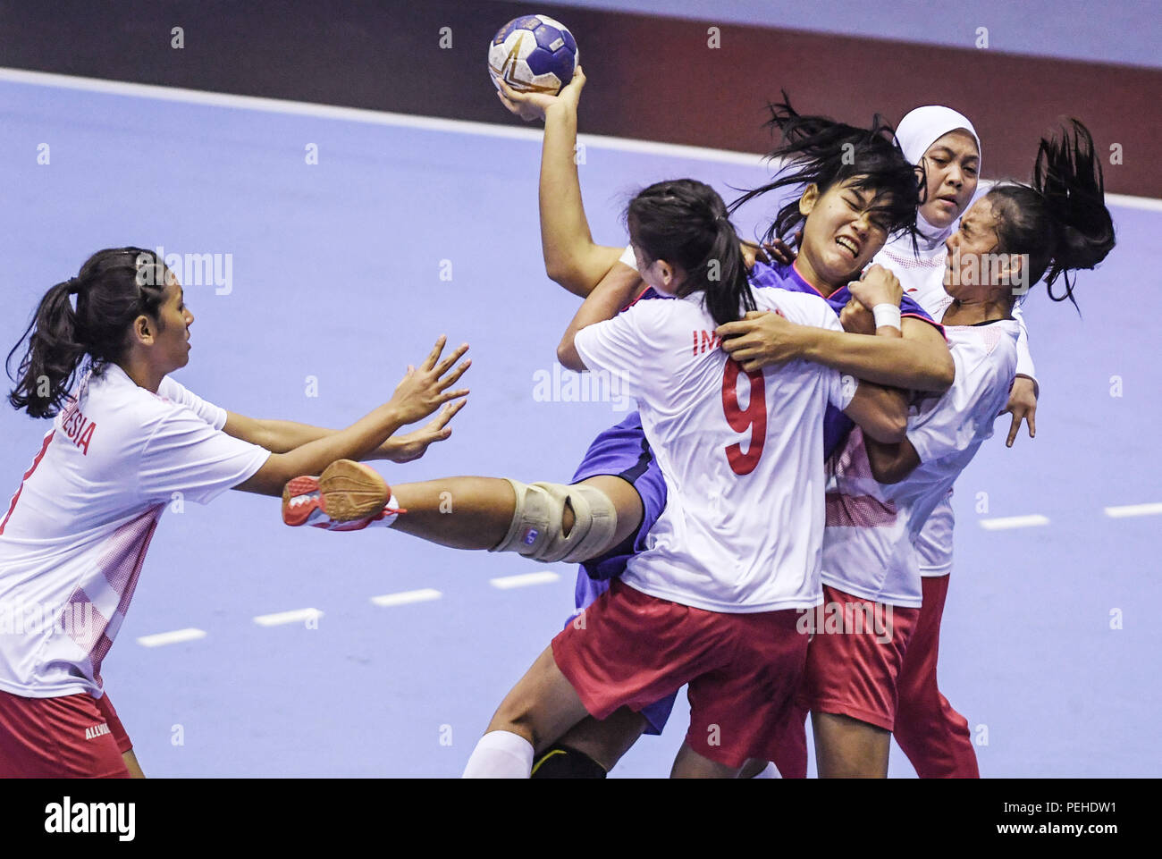 (180816) -- JAKARTA, 16 août 2018 (Xinhua) -- Joisakoo Nittaya (C) de ...