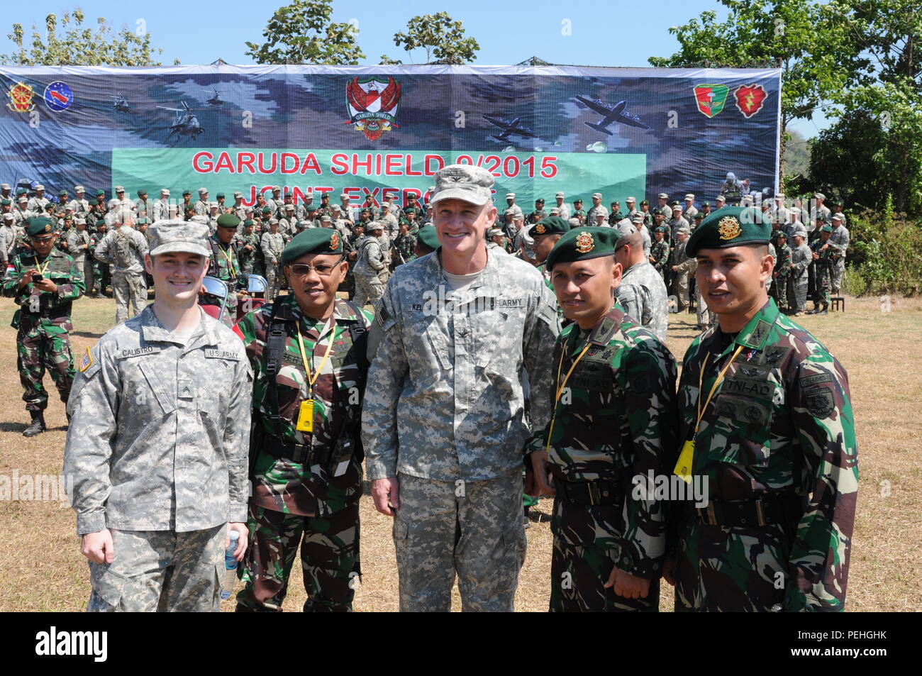 Le colonel Scott Kelly, commandant, 3e Brigade Combat Team, 25e ...