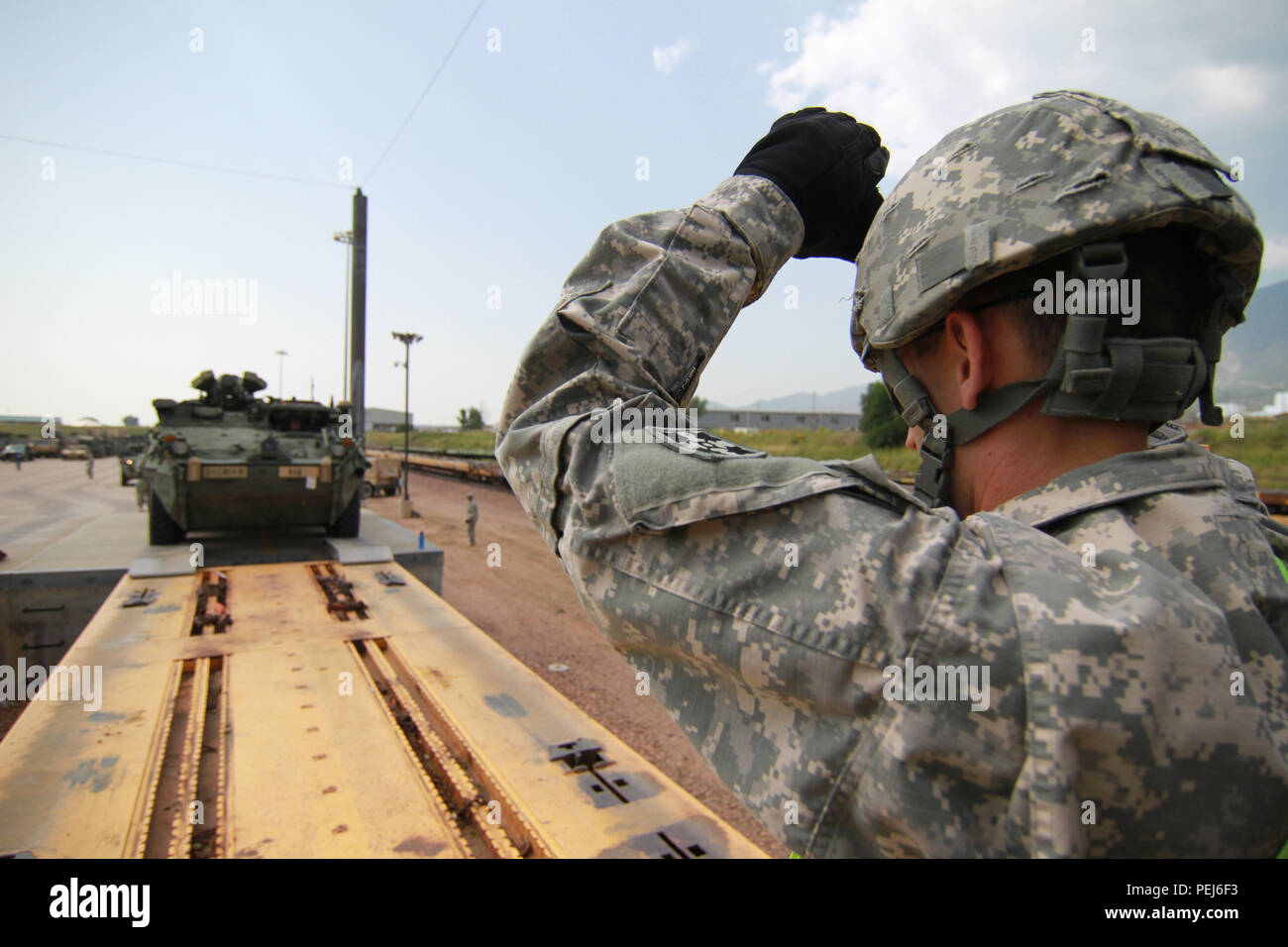 Le Sgt. Robert Thomas, chef d'équipe, une troupe, 2e Escadron, 1e ...