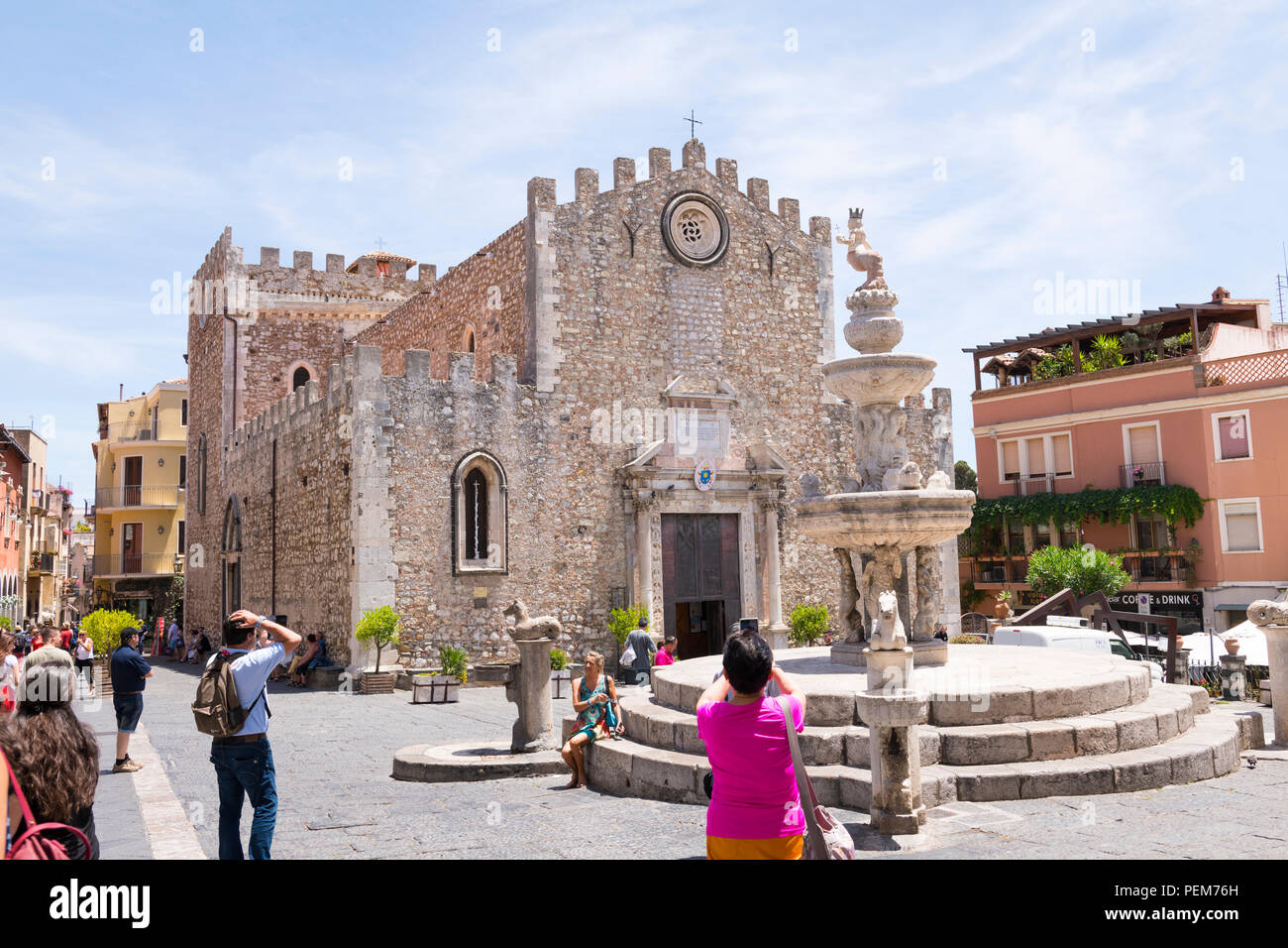 Italie Sicile Monte Tauro plus célèbre station touristique de luxe ...
