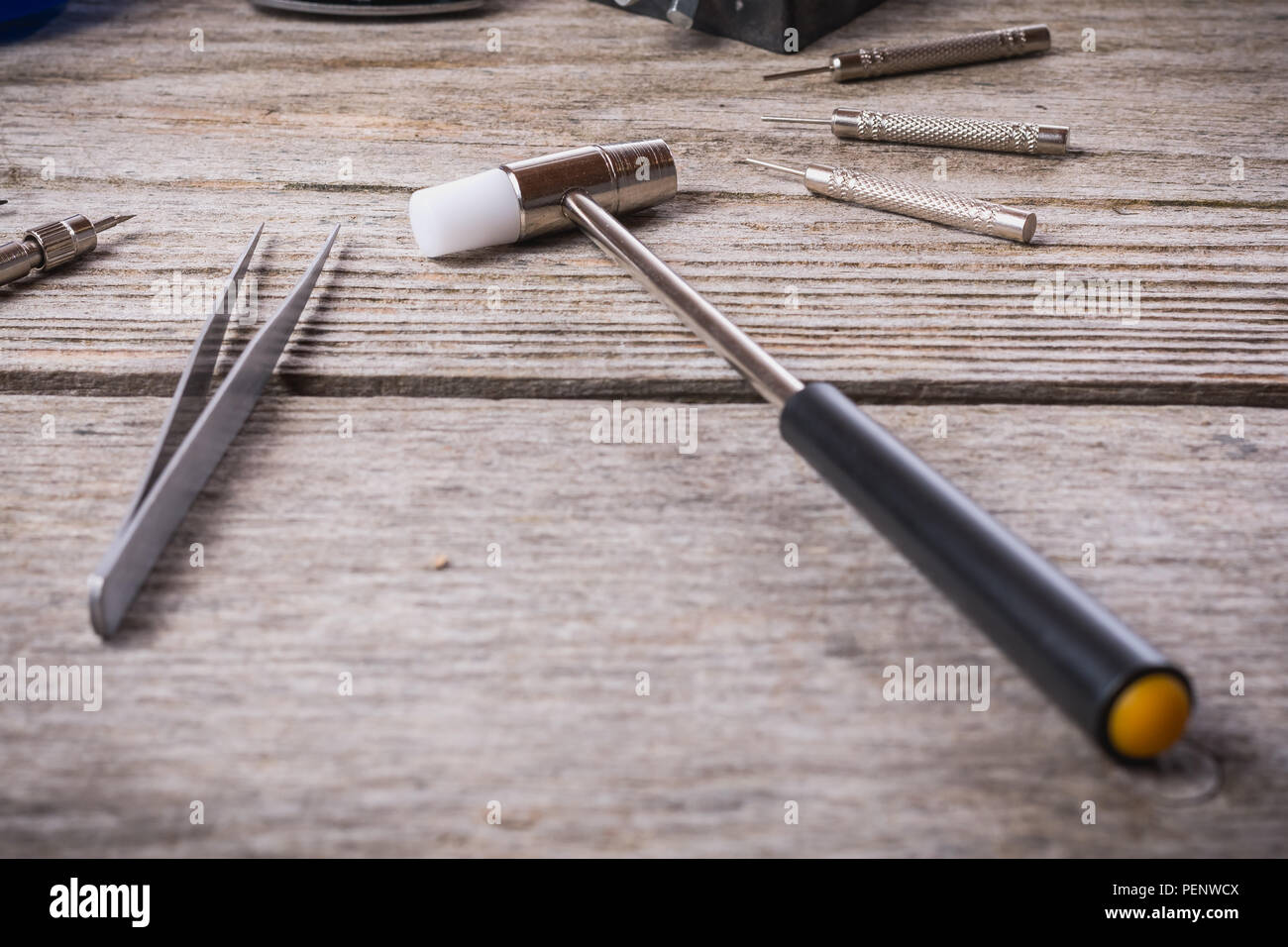 Outils horloger noir et blanc Banque de photographies et d’images à haute résolution - Alamy