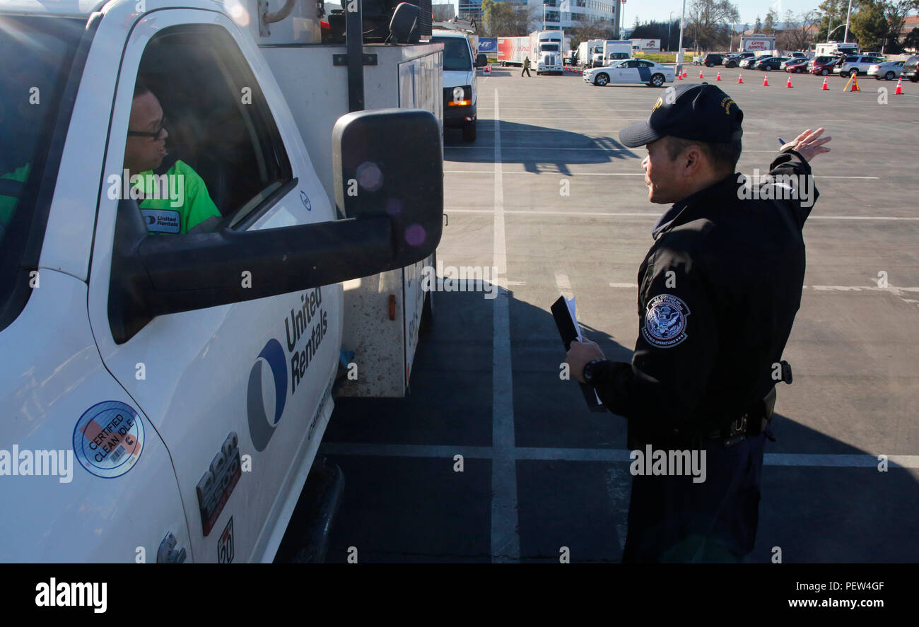 Non intrusive inspection Banque de photographies et d’images à haute ...