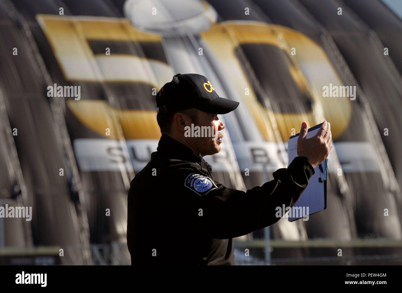 Non intrusive inspection Banque de photographies et d’images à haute ...