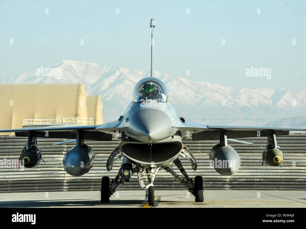 Le lieutenant-colonel Thomas Wolfe, 455 e des opérations ...