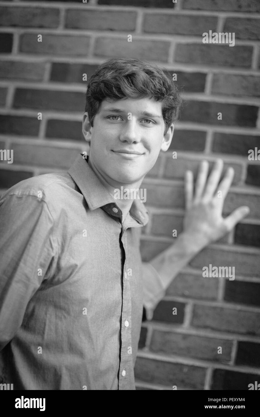 Jeune de 18 ans Banque d'images noir et blanc - Alamy